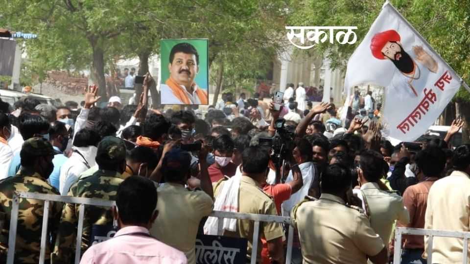 पोहरादेवी गडावरील महंतांच्या कुटुंबातील चौघांसह १९ जणांना कोरोना - DG24 ...